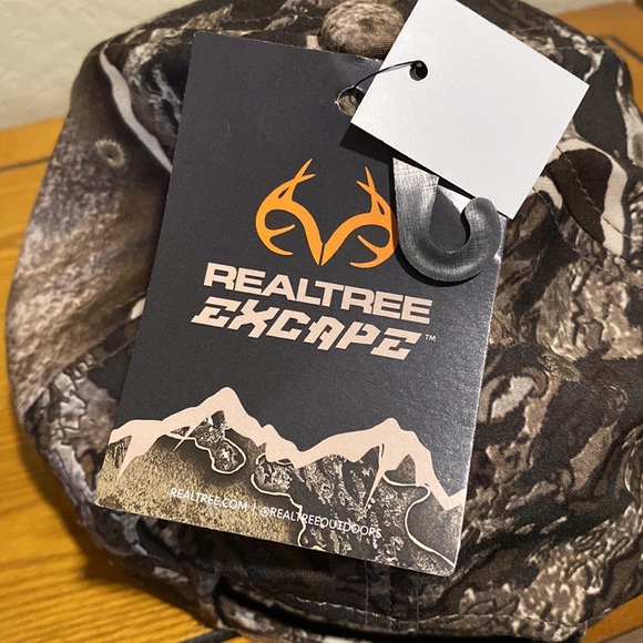 Realtree | Accessories | Realtree Escape Camo Cap With Deer Flag Nwt ...